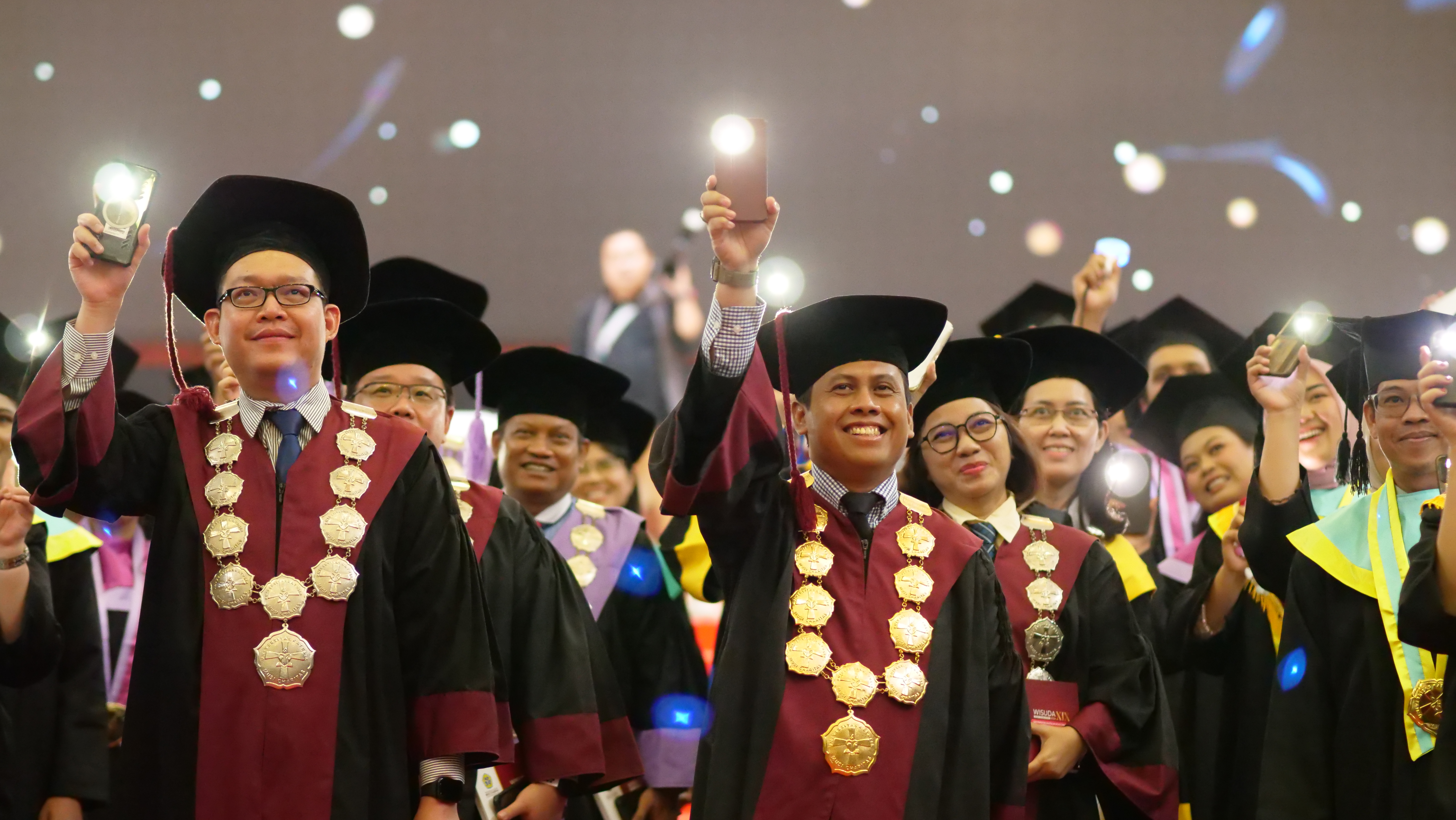 UKMC Wisuda 269 Sarjana, Tekankan Profesionalisme dan Kolaborasi ...